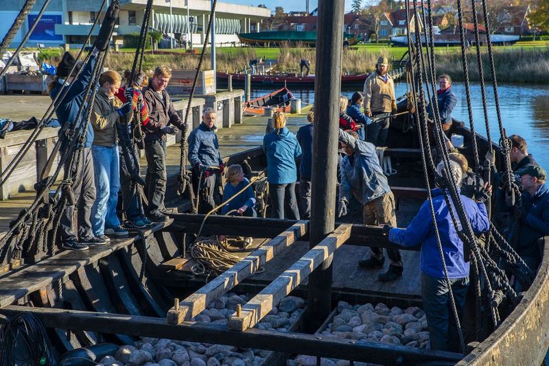 Aktiv lørdag for bådelaugene, når museets skibe trækkes på land
