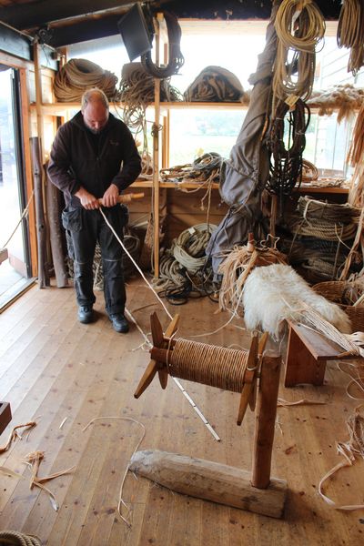 Making lime bast rope for the Gislinge Boat